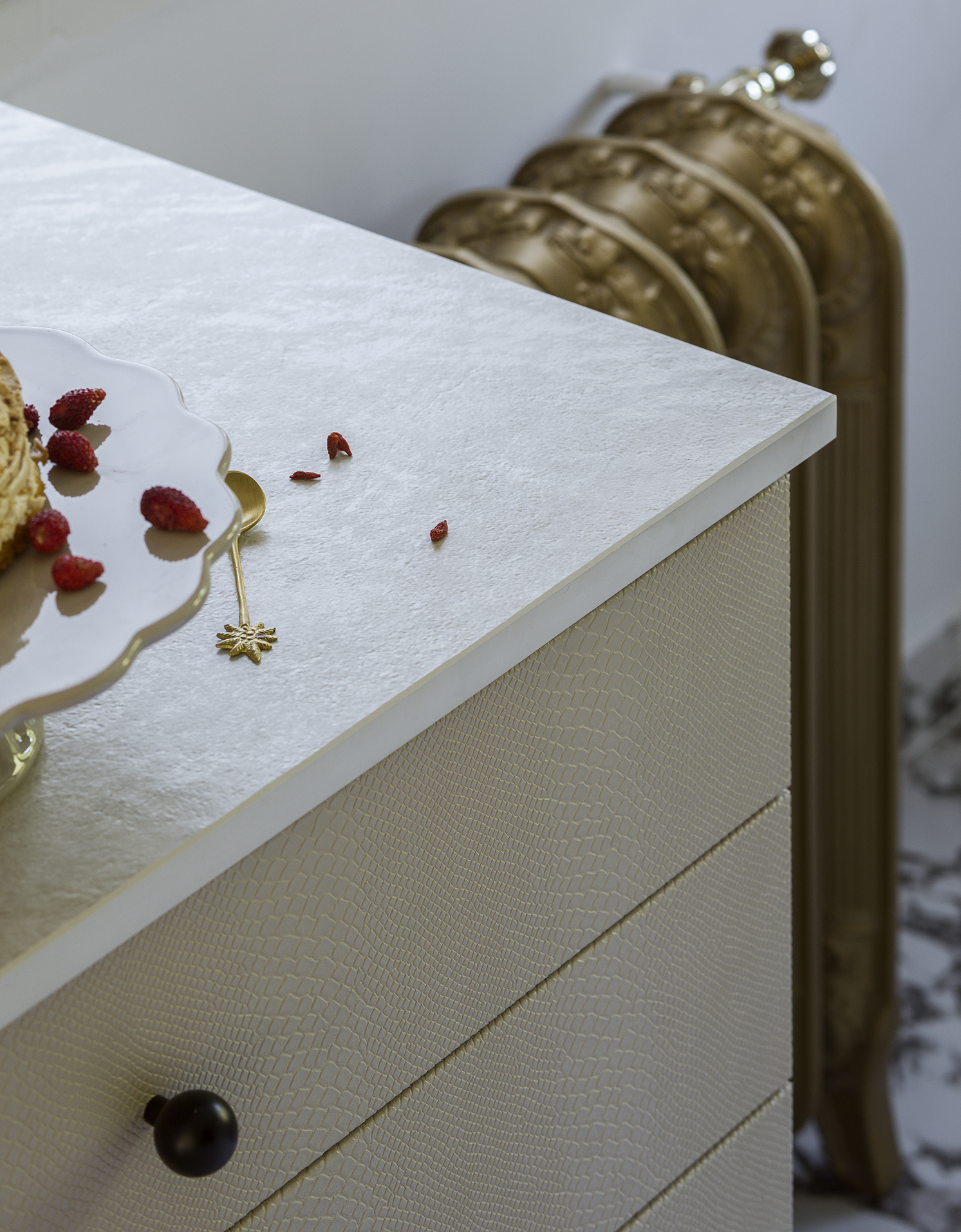 Dekton Liquid Shell - kitchen by a stylist