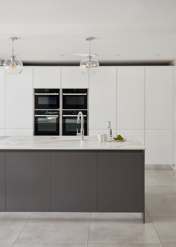 Bovingdon - Contemporary Bespoke Open Plan Kitchen
