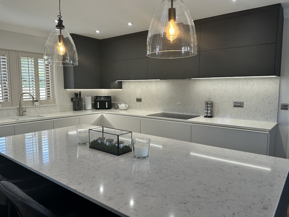 Handleless Light Grey and Dust Grey Kitcehn