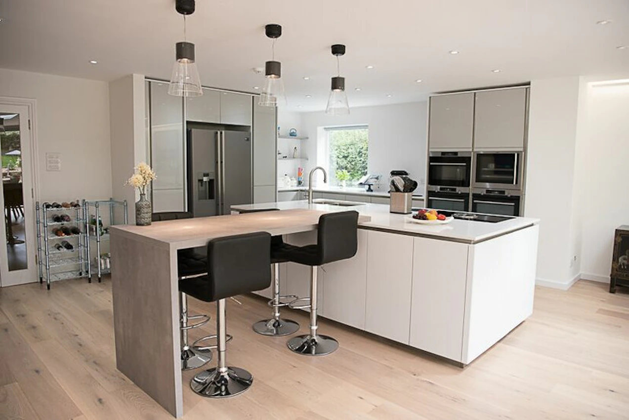 White Storm Silestone Oxted Kitchen