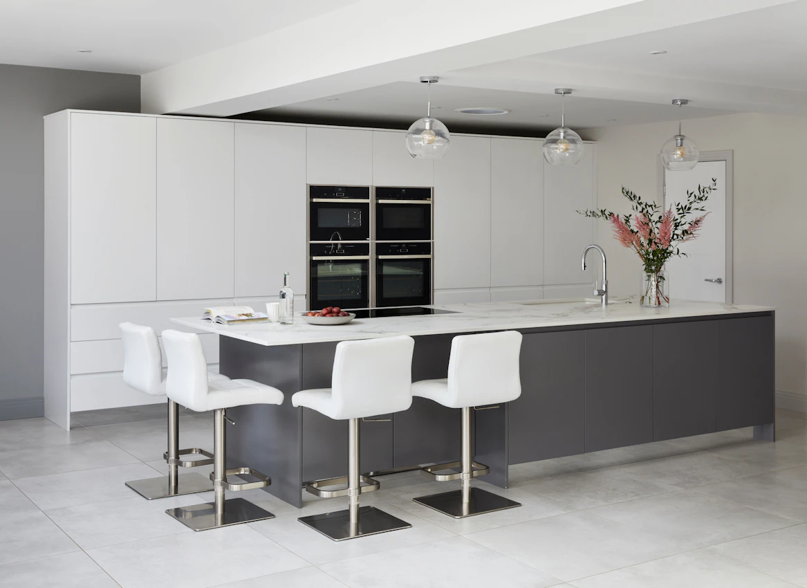 Bovingdon - Contemporary Bespoke Open Plan Kitchen