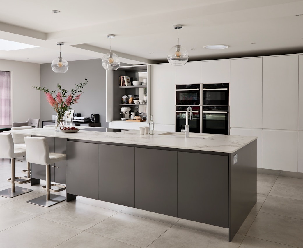 Bovingdon - Contemporary Bespoke Open Plan Kitchen