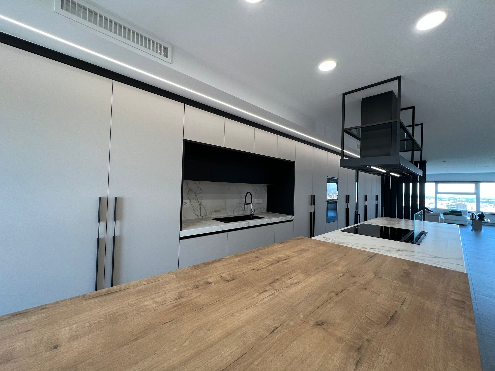 LOLA KITCHEN