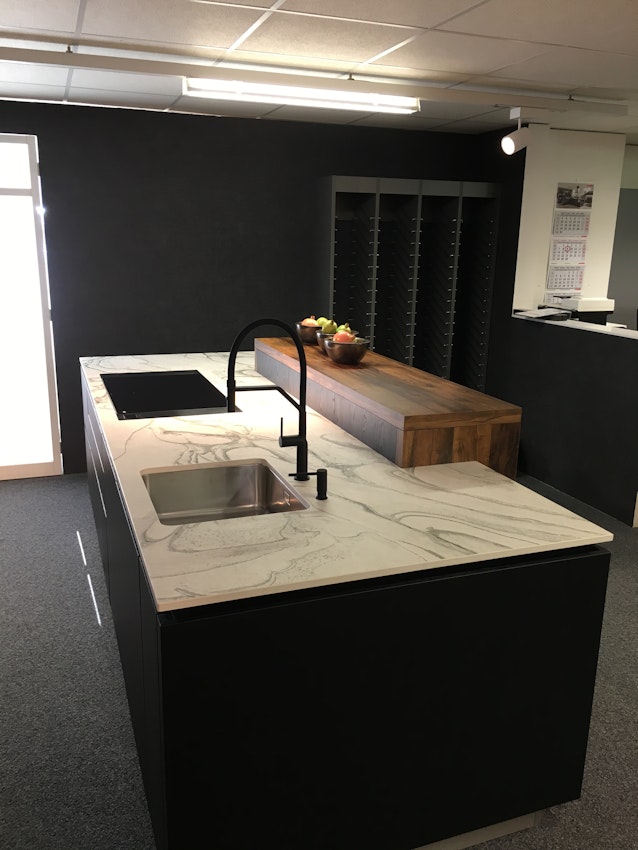 Austellungsküche Liquid Sky