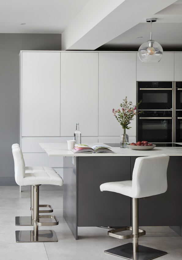 Bovingdon - Contemporary Bespoke Open Plan Kitchen