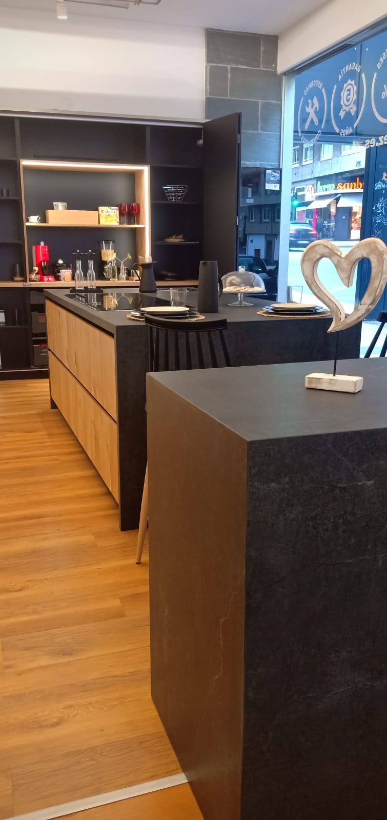 DEKTON LAOS INDUSTRIAL