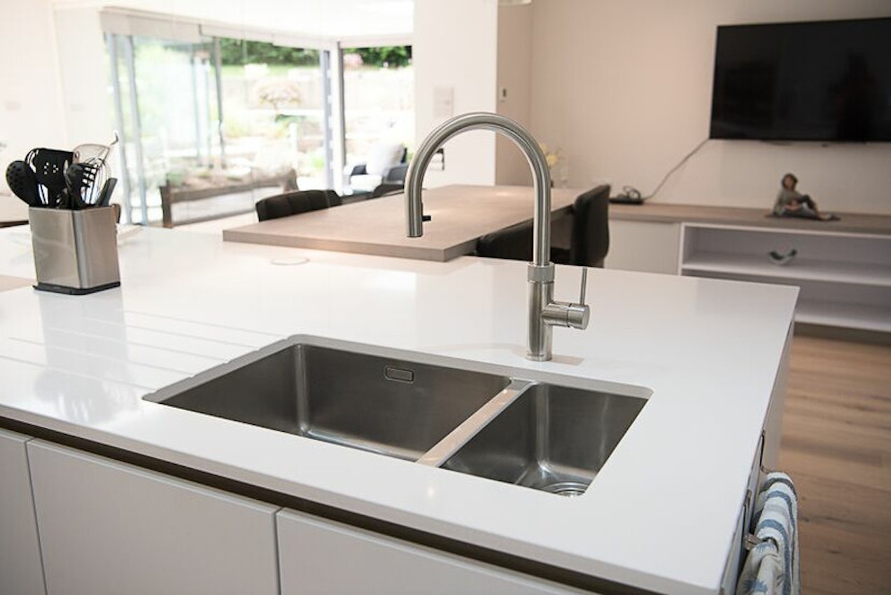 White Storm Silestone Oxted Kitchen