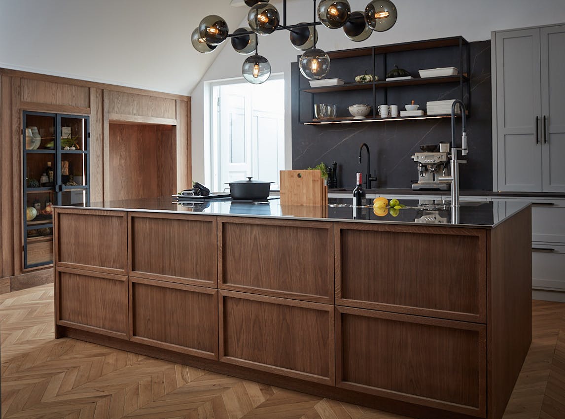 Lykkedal kök i massiv ek - Contemporary crossover