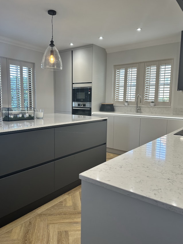 Handleless Light Grey and Dust Grey Kitcehn