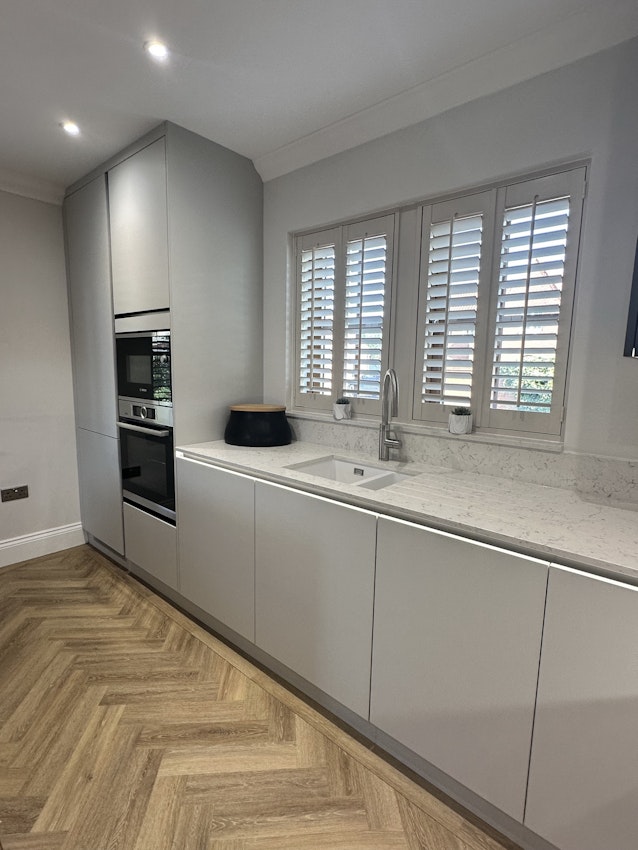 Handleless Light Grey and Dust Grey Kitcehn