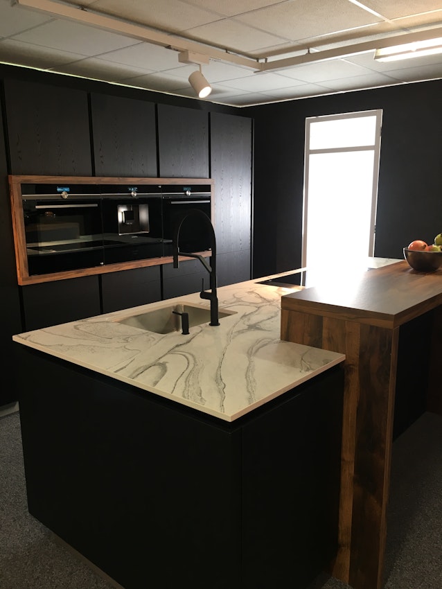 Austellungsküche Liquid Sky