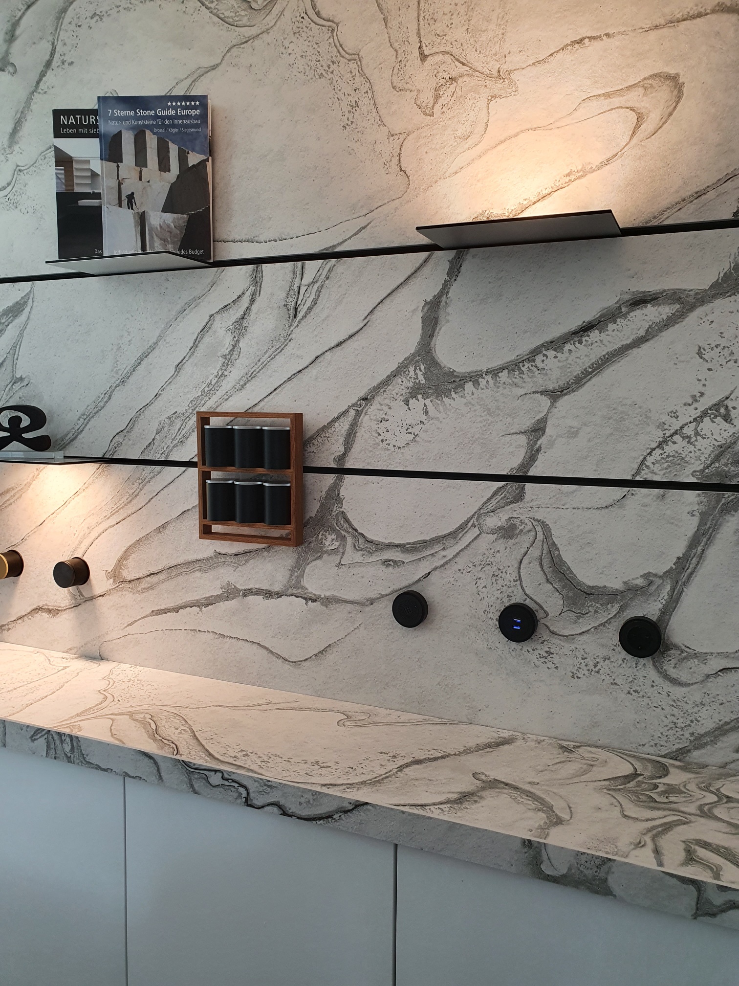 The Wall mit Dekton