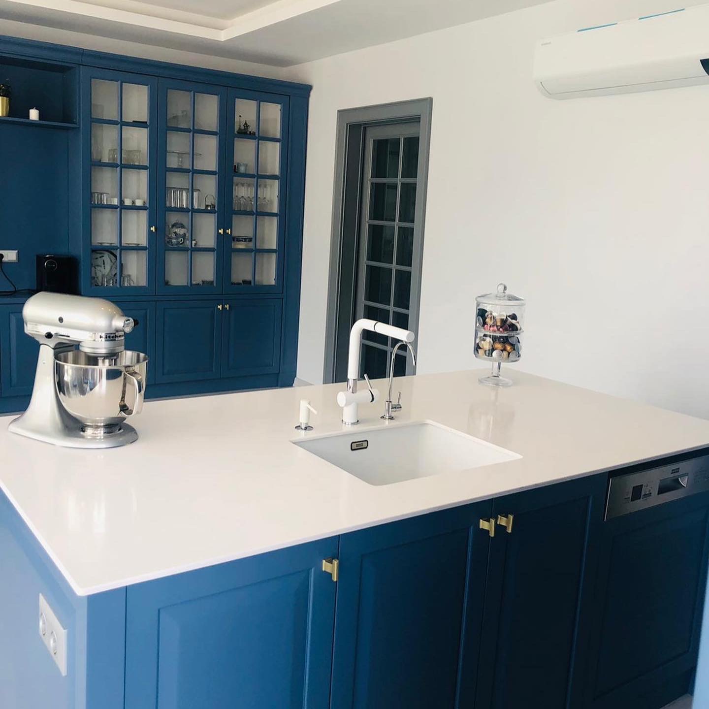 Silestone Iconic White