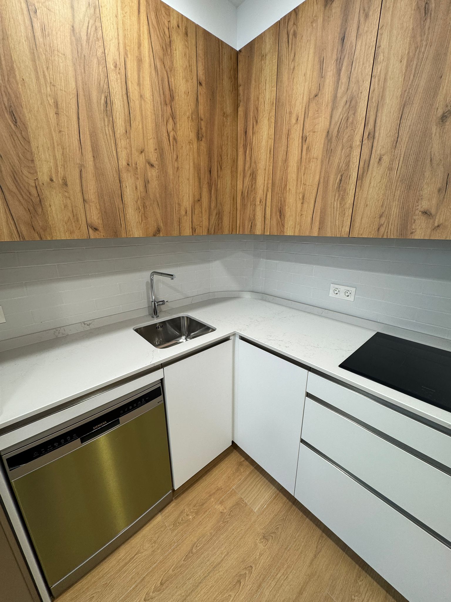 SILESTONE SILVER SIBERIAN FROST