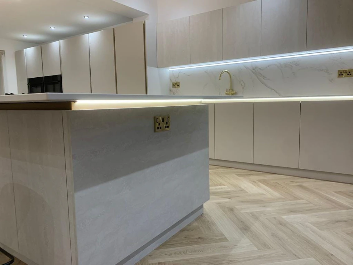 DEKTON ENTZO