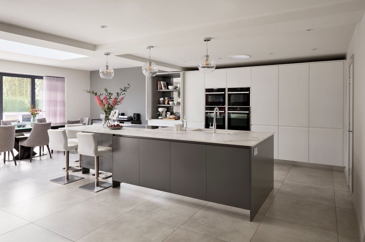 Bovingdon - Contemporary Bespoke Open Plan Kitchen