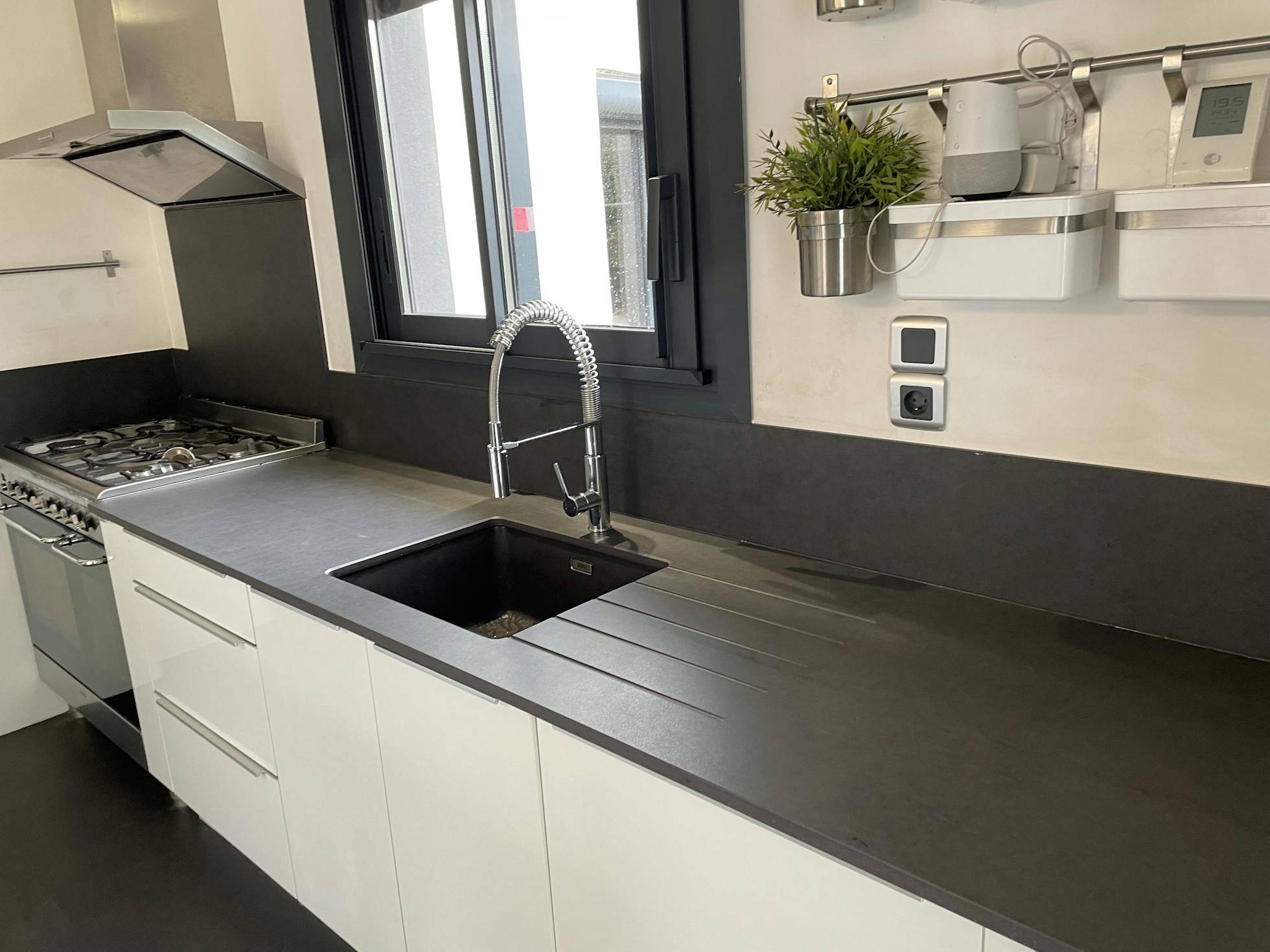 Cuisine Avec Plan De Travail En Dekton Eter - Cosentino EAU