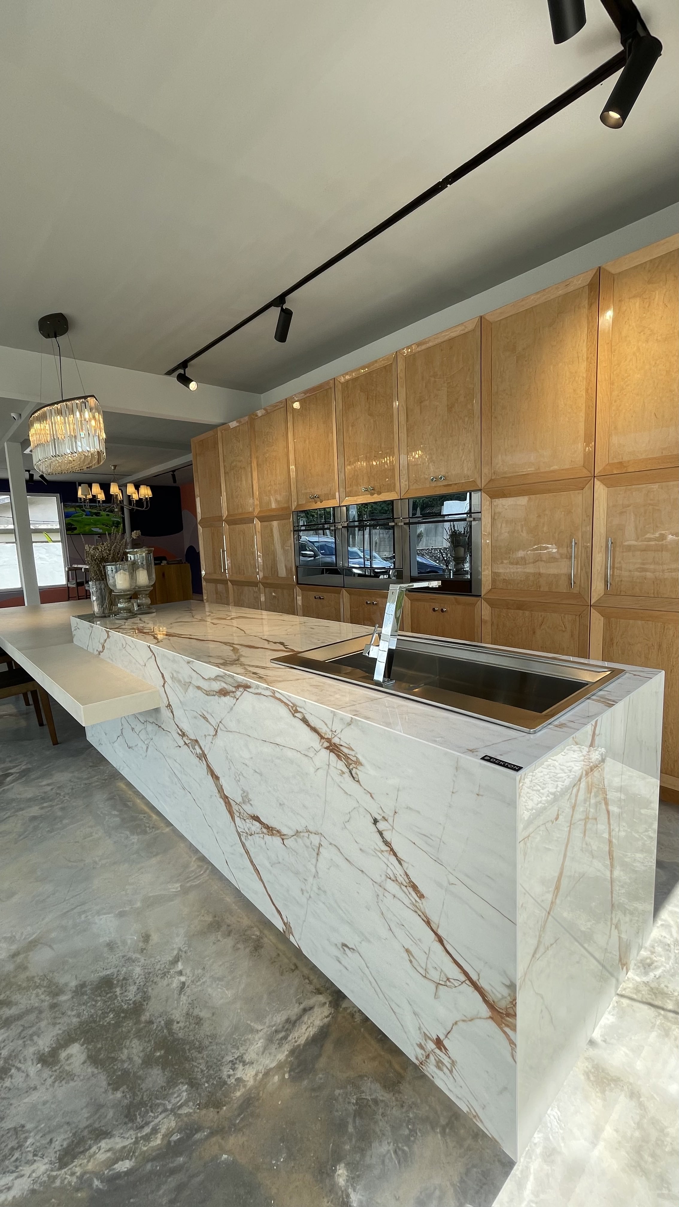 Dekton Awake & Nacre Kitchen Display